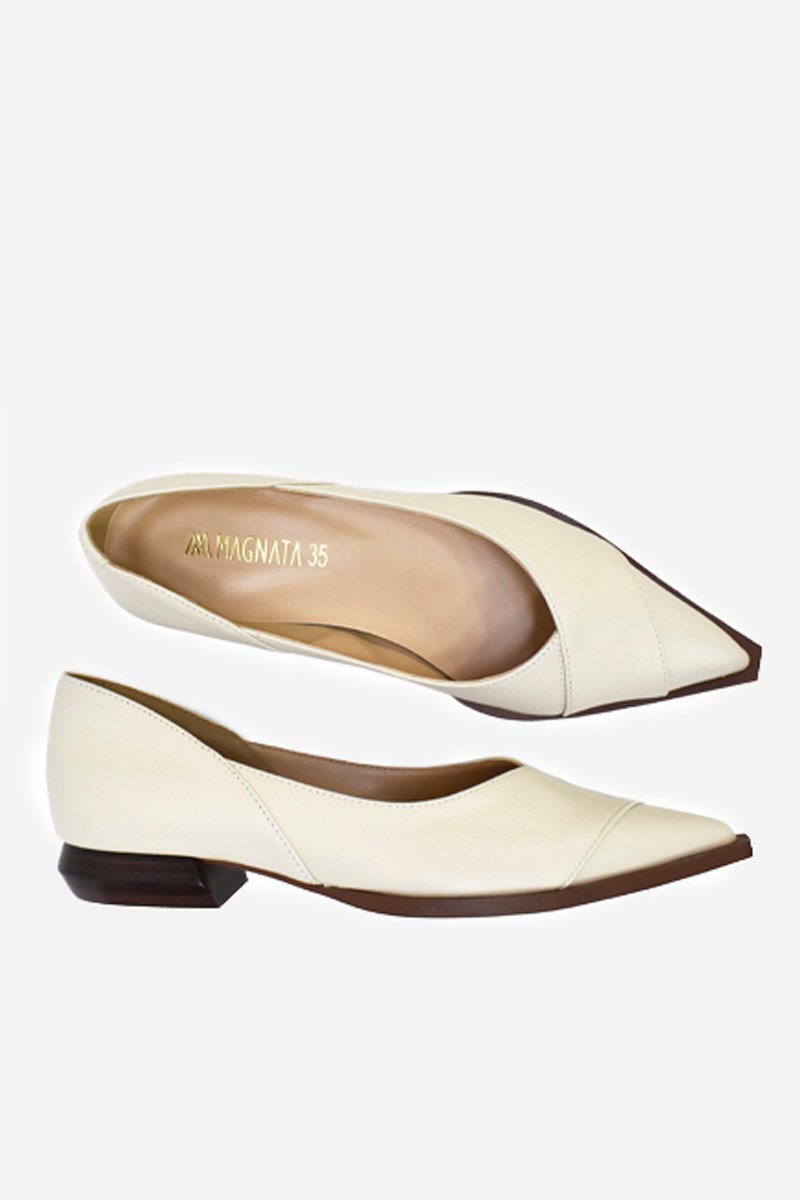 Scarpin Off-White Couro Salto Baixo Bico Fino Recortes Forro Couro